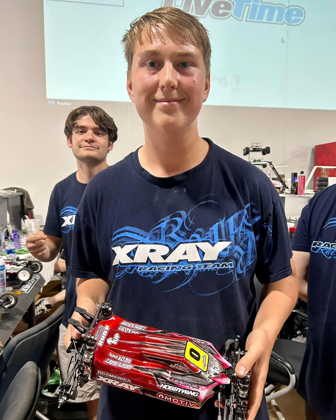 Wishing the 1up Racing Team Luck at the ROAR Off-Road Nats